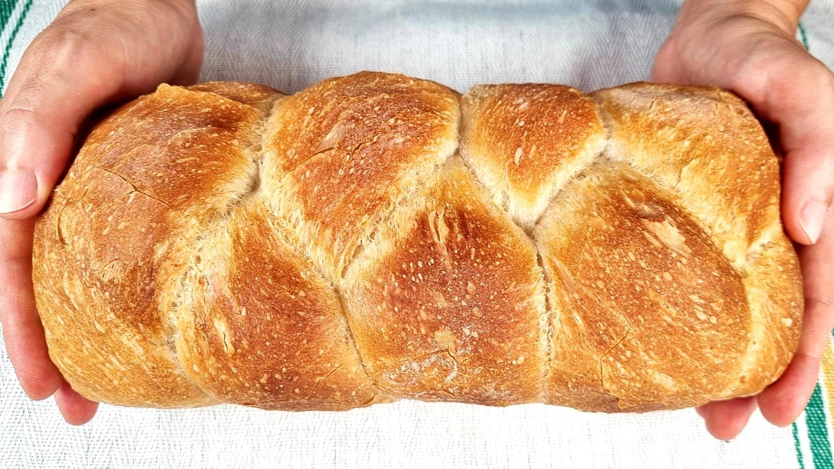 Soft Braided Yogurt Bread with Crispy Crust - Perfect for Sandwiches ...